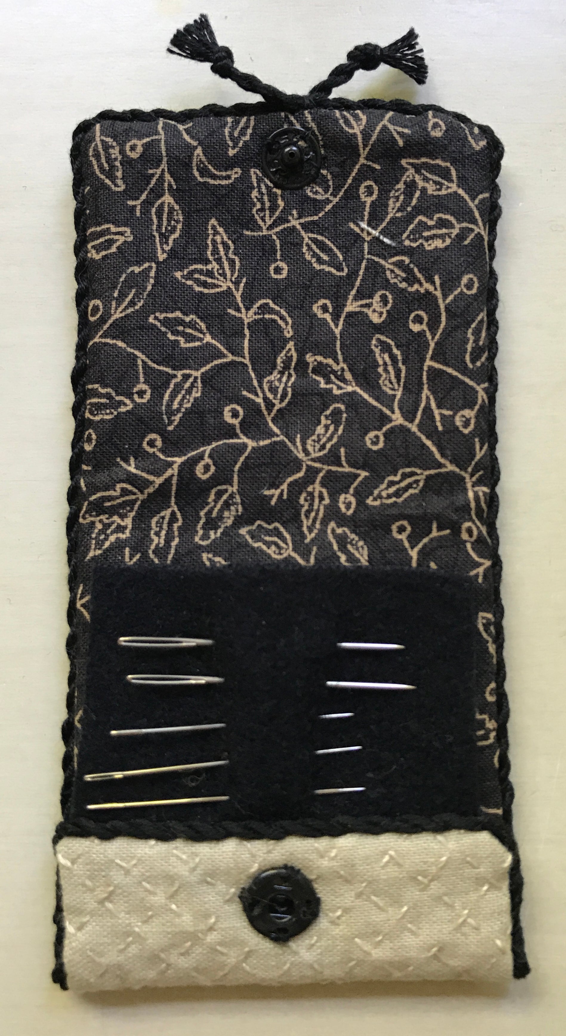 Royal Bee needle minder PDF pattern – Kathy Schmitz